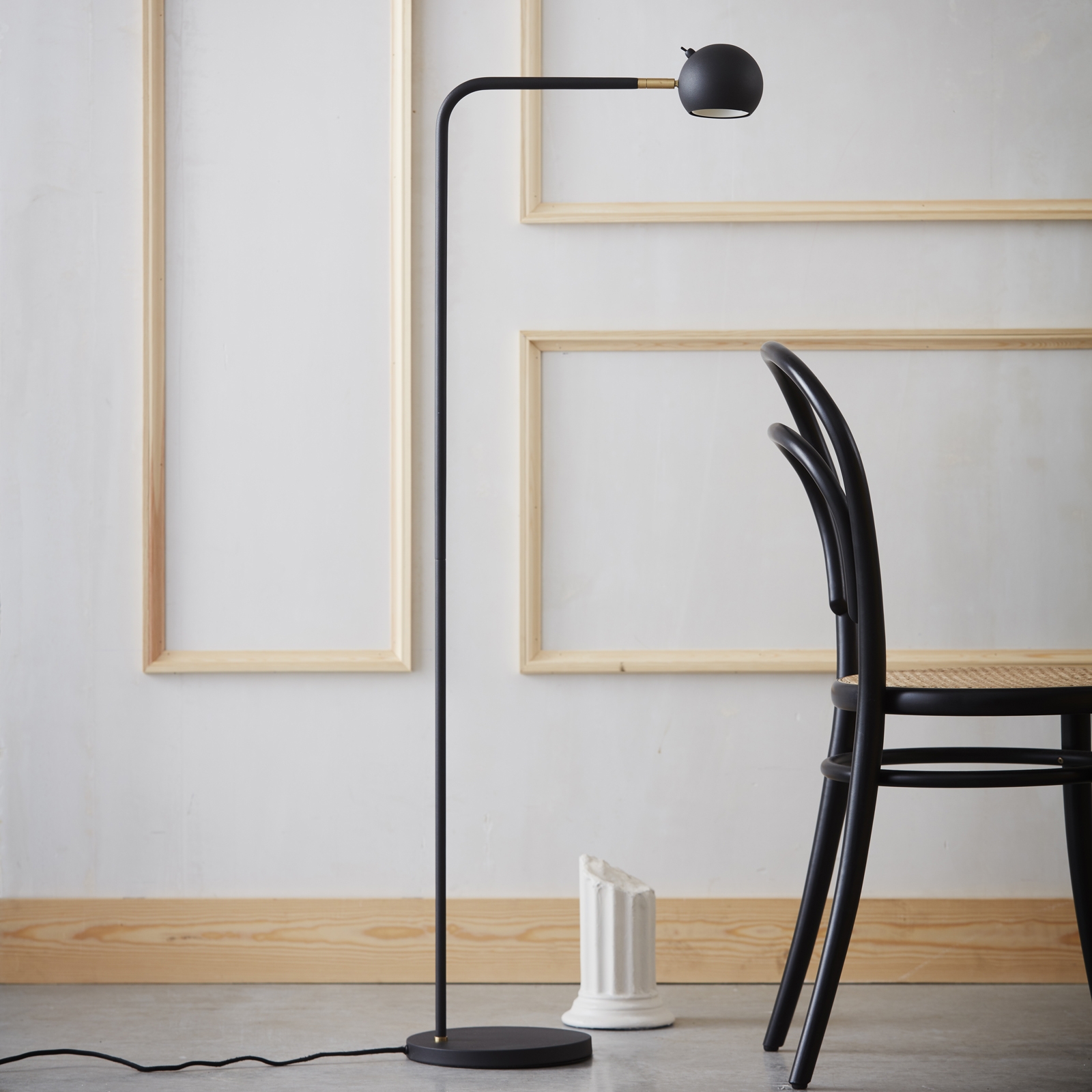 CO Bankeryd Yes Gulvlampe Svart - Sleepo
